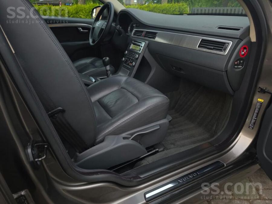 Pelēks Volvo V70 2008 Rīga, ar dzinēja tilpumu 2.40 L un nobraukumu 330 tūkst. km par 4850 €, foto 21 vietnē AUTOMOTO.COM.LV