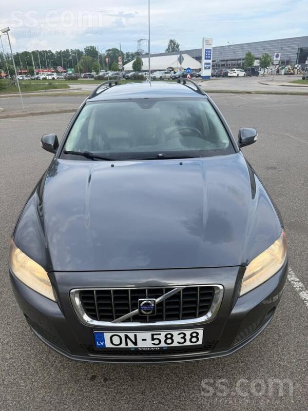 Pelēks Volvo V70 2008 Rīga, ar dzinēja tilpumu 2.40 L un nobraukumu 297 tūkst. km par 3000 €, foto 1 vietnē AUTOMOTO.COM.LV