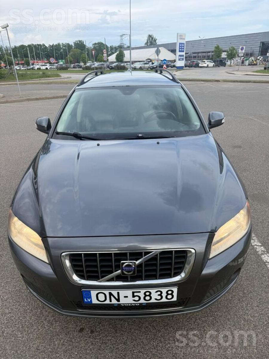 Grey Volvo V70 2008 in Riga, with an engine capacity of 2.40 L and mileage of 297 thousand km for 3000 €, photo 1 on AUTOMOTO.COM.LV