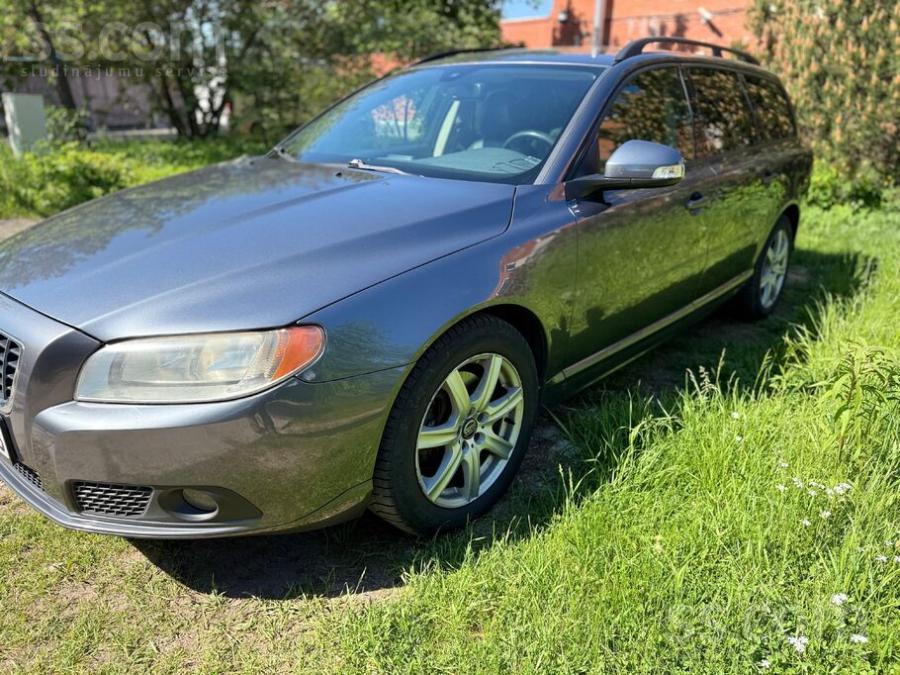 Grey Volvo V70 2008 in Riga, with an engine capacity of 2.40 L and mileage of 297 thousand km for 3000 €, photo 6 on AUTOMOTO.COM.LV