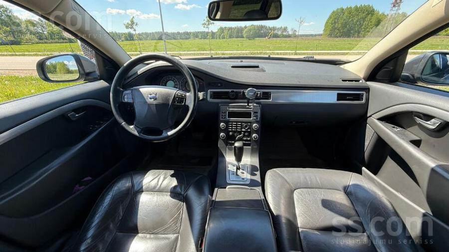 Grey Volvo V70 2008 in Riga, with an engine capacity of 2.40 L and mileage of 297 thousand km for 3000 €, photo 13 on AUTOMOTO.COM.LV