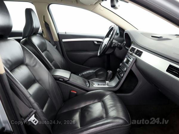 Серый Вольво В70 2008 в Таллин, объемом двигателя 2.40 л и пробегом 328 тыс. км за 2799 €, фото 6 на AUTOMOTO.COM.LV