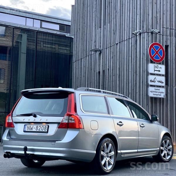 Grey Volvo V70 2008 in Jelgava, with an engine capacity of 2.40 L and mileage of 353 thousand km for 4350 €, photo 3 on AUTOMOTO.COM.LV