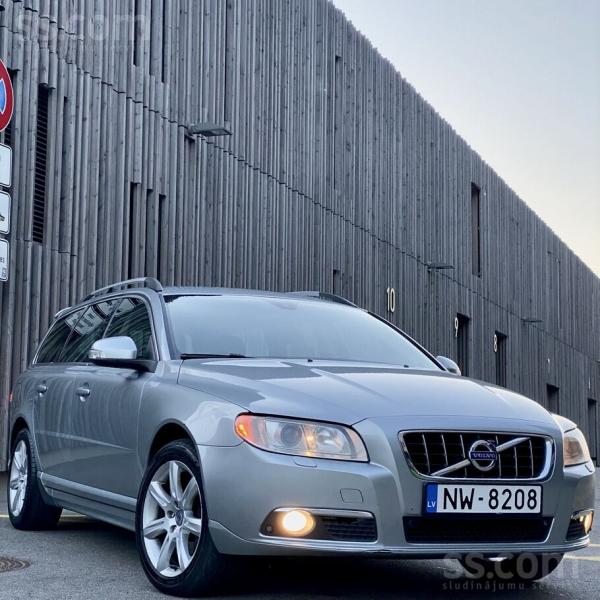 Grey Volvo V70 2008 in Jelgava, with an engine capacity of 2.40 L and mileage of 353 thousand km for 4350 €, photo 4 on AUTOMOTO.COM.LV