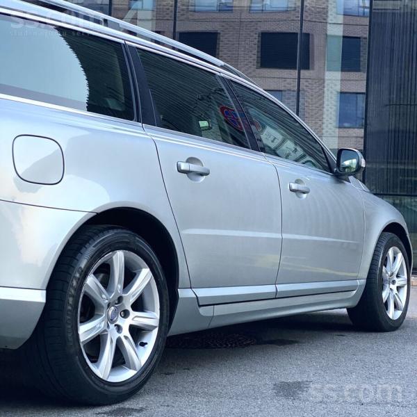 Grey Volvo V70 2008 in Jelgava, with an engine capacity of 2.40 L and mileage of 353 thousand km for 4350 €, photo 8 on AUTOMOTO.COM.LV