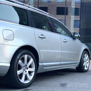 Pelēks Volvo V70 2008 Jelgava, ar dzinēja tilpumu 2.40 L un nobraukumu 353 tūkst. km par 4350 €, foto 9 vietnē AUTOMOTO.COM.LV