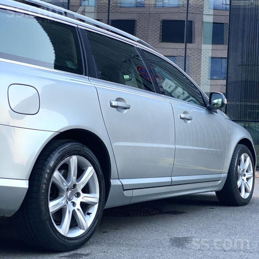 Pelēks Volvo V70 2008 Jelgava, ar dzinēja tilpumu 2.40 L un nobraukumu 353 tūkst. km par 4350 €, foto 9 vietnē AUTOMOTO.COM.LV