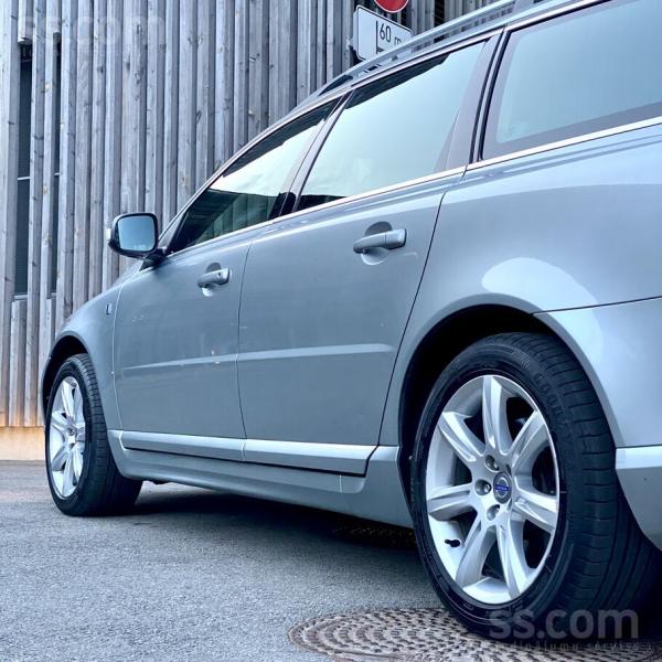 Grey Volvo V70 2008 in Jelgava, with an engine capacity of 2.40 L and mileage of 353 thousand km for 4350 €, photo 9 on AUTOMOTO.COM.LV