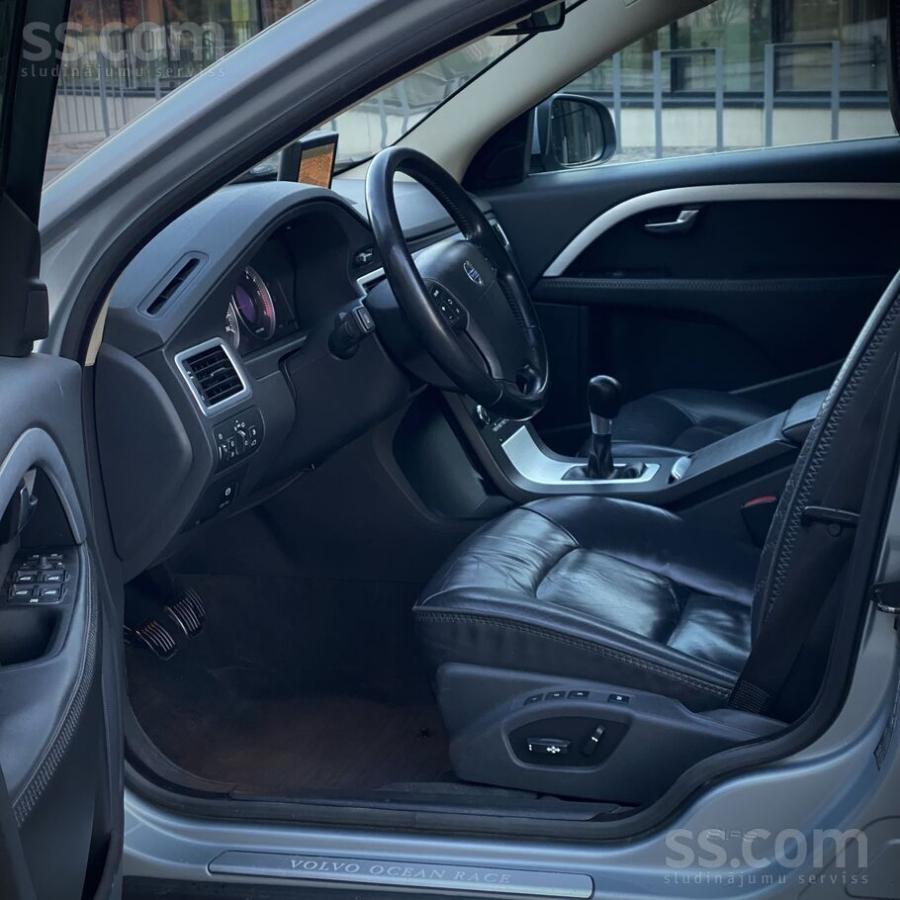 Pelēks Volvo V70 2008 Jelgava, ar dzinēja tilpumu 2.40 L un nobraukumu 353 tūkst. km par 4350 €, foto 13 vietnē AUTOMOTO.COM.LV