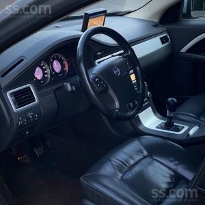 Pelēks Volvo V70 2008 Jelgava, ar dzinēja tilpumu 2.40 L un nobraukumu 353 tūkst. km par 4350 €, foto 14 vietnē AUTOMOTO.COM.LV