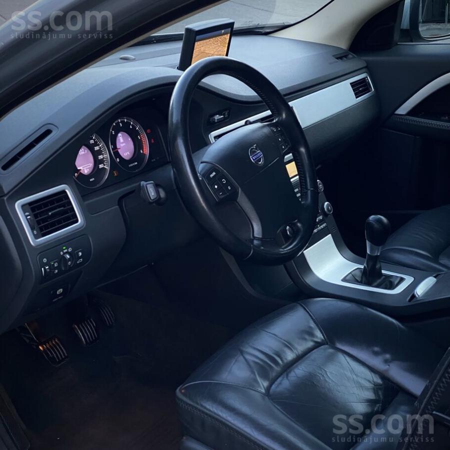 Pelēks Volvo V70 2008 Jelgava, ar dzinēja tilpumu 2.40 L un nobraukumu 353 tūkst. km par 4350 €, foto 14 vietnē AUTOMOTO.COM.LV
