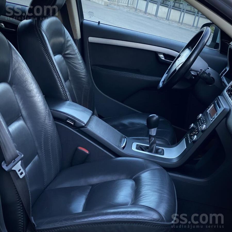 Pelēks Volvo V70 2008 Jelgava, ar dzinēja tilpumu 2.40 L un nobraukumu 353 tūkst. km par 4350 €, foto 20 vietnē AUTOMOTO.COM.LV