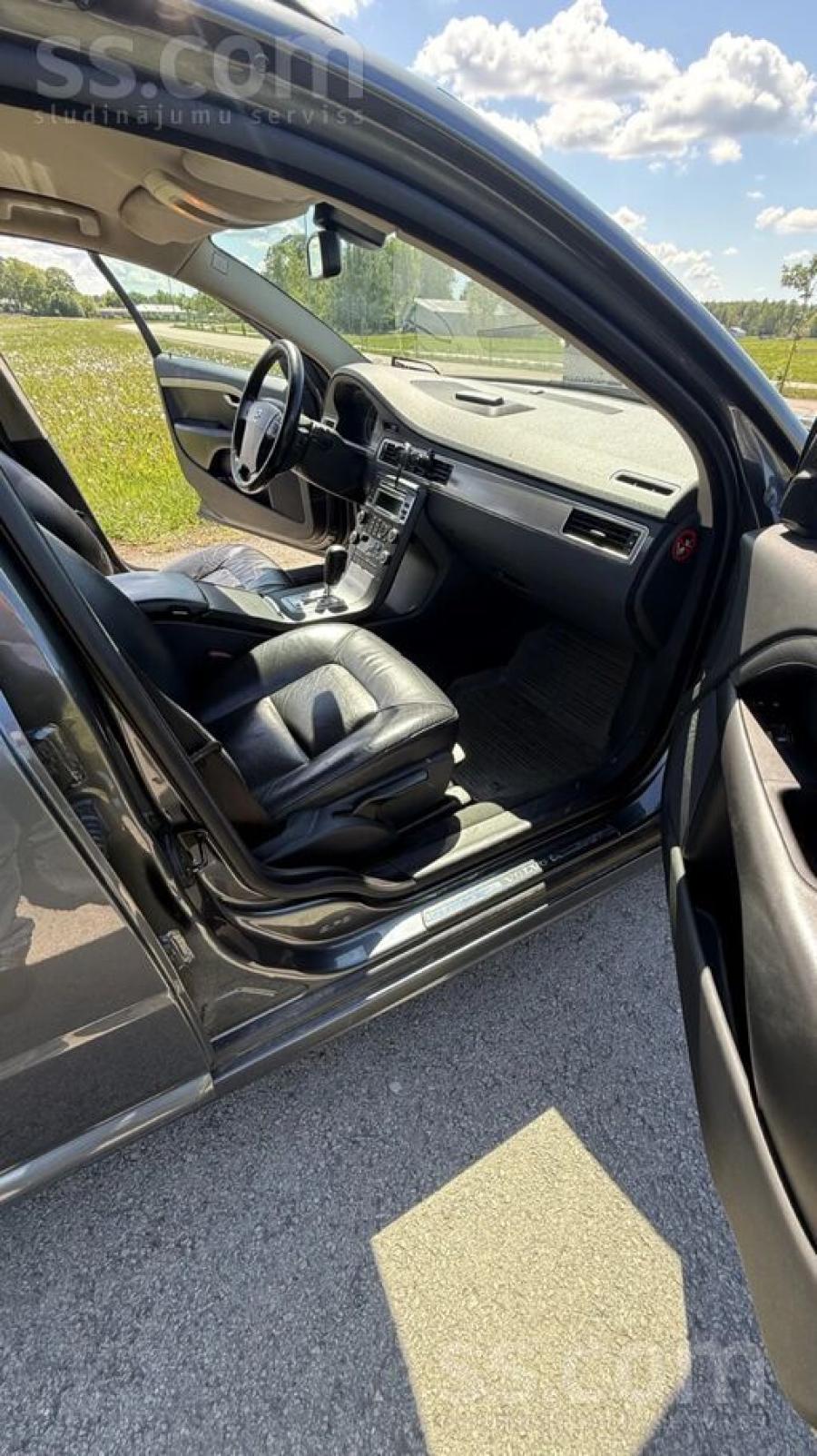 Grey Volvo V70 2008 in Riga, with an engine capacity of 2.40 L and mileage of 297 thousand km for 3000 €, photo 11 on AUTOMOTO.COM.LV