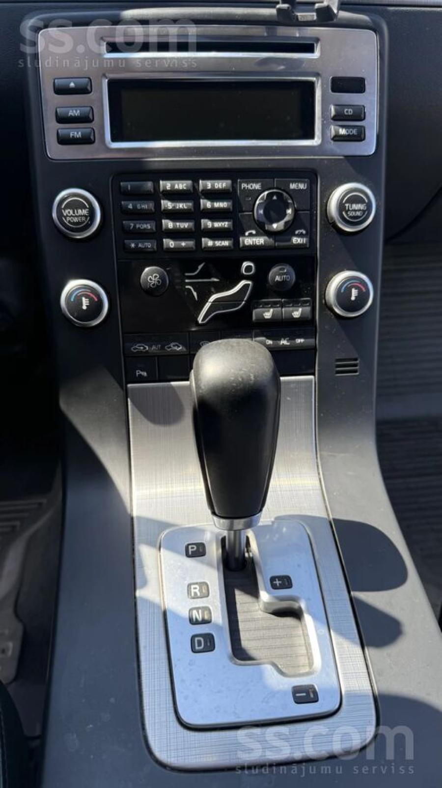 Grey Volvo V70 2008 in Riga, with an engine capacity of 2.40 L and mileage of 297 thousand km for 3000 €, photo 13 on AUTOMOTO.COM.LV