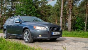 Серый Вольво В70 2008 в Рига, объемом двигателя 2.40 л и пробегом 353 тыс. км за 2890 €, фото  на AUTOMOTO.COM.LV