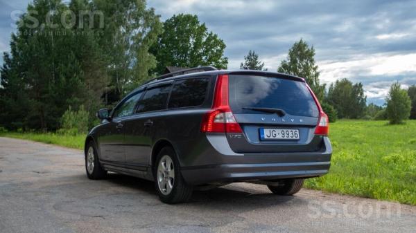 Pelēks Volvo V70 2008 Rīga, ar dzinēja tilpumu 2.40 L un nobraukumu 353 tūkst. km par 2890 €, foto 2 vietnē AUTOMOTO.COM.LV