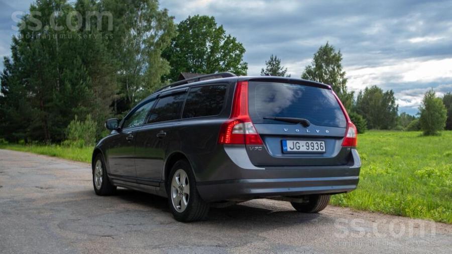 Grey Volvo V70 2008 in Riga, with an engine capacity of 2.40 L and mileage of 353 thousand km for 2890 €, photo 3 on AUTOMOTO.COM.LV