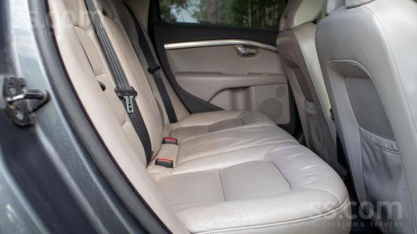 Pelēks Volvo V70 2008 Rīga, ar dzinēja tilpumu 2.40 L un nobraukumu 353 tūkst. km par 2890 €, foto 4 vietnē AUTOMOTO.COM.LV