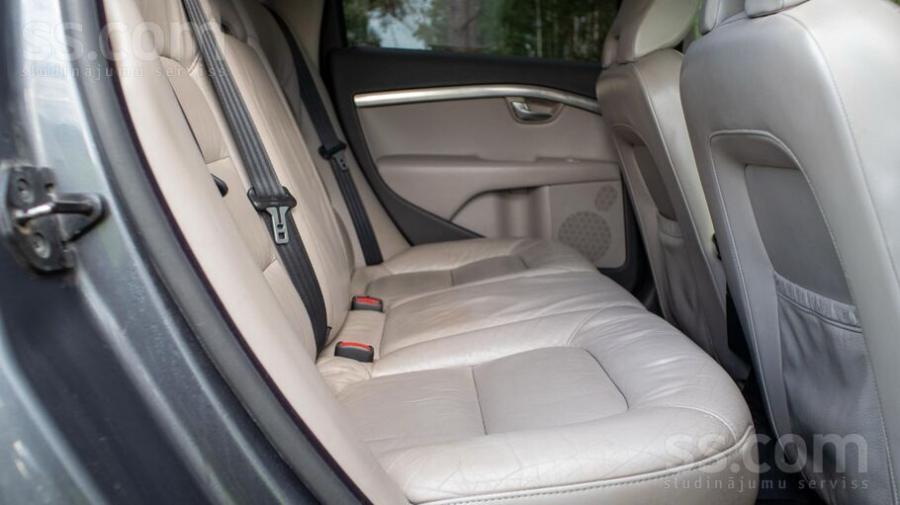 Grey Volvo V70 2008 in Riga, with an engine capacity of 2.40 L and mileage of 353 thousand km for 2890 €, photo 5 on AUTOMOTO.COM.LV