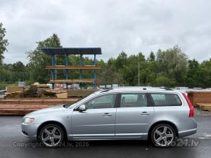 Pelēks Volvo V70 2008 Rapla, ar dzinēja tilpumu 2.40 L un nobraukumu 0 tūkst. km par 3800 €, foto 3 vietnē AUTOMOTO.COM.LV