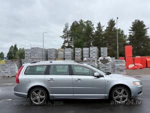 Pelēks Volvo V70 2008 Rapla, ar dzinēja tilpumu 2.40 L un nobraukumu 0 tūkst. km par 3800 €, foto 6 vietnē AUTOMOTO.COM.LV