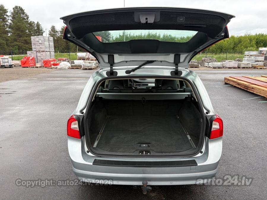 Pelēks Volvo V70 2008 Rapla, ar dzinēja tilpumu 2.40 L un nobraukumu 0 tūkst. km par 3800 €, foto 10 vietnē AUTOMOTO.COM.LV