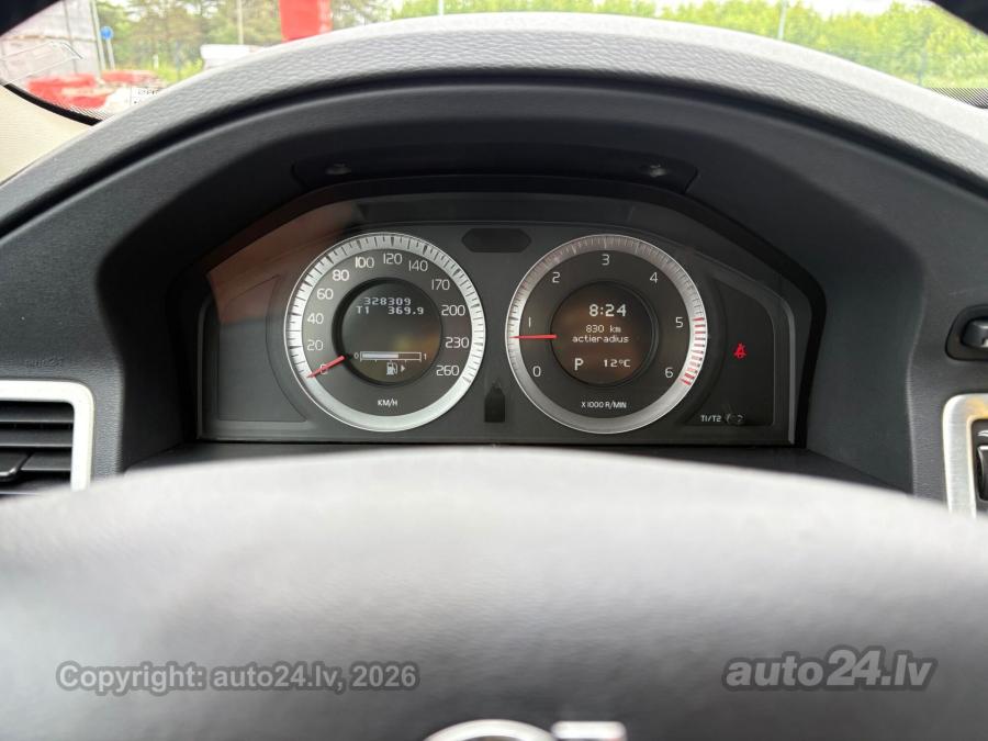 Pelēks Volvo V70 2008 Rapla, ar dzinēja tilpumu 2.40 L un nobraukumu 0 tūkst. km par 3800 €, foto 16 vietnē AUTOMOTO.COM.LV