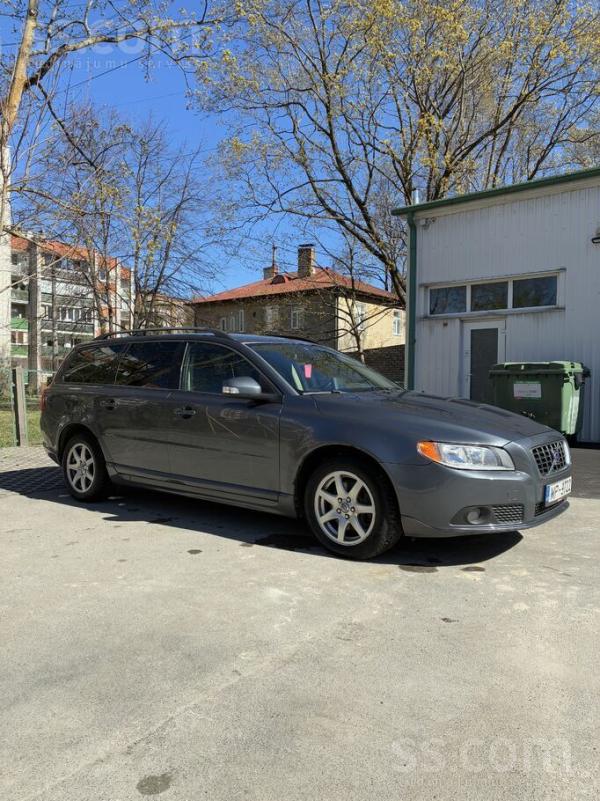 Grey Volvo V70 2008 in Riga, with an engine capacity of 2.40 L and mileage of 413 thousand km for 2600 €, photo 2 on AUTOMOTO.COM.LV