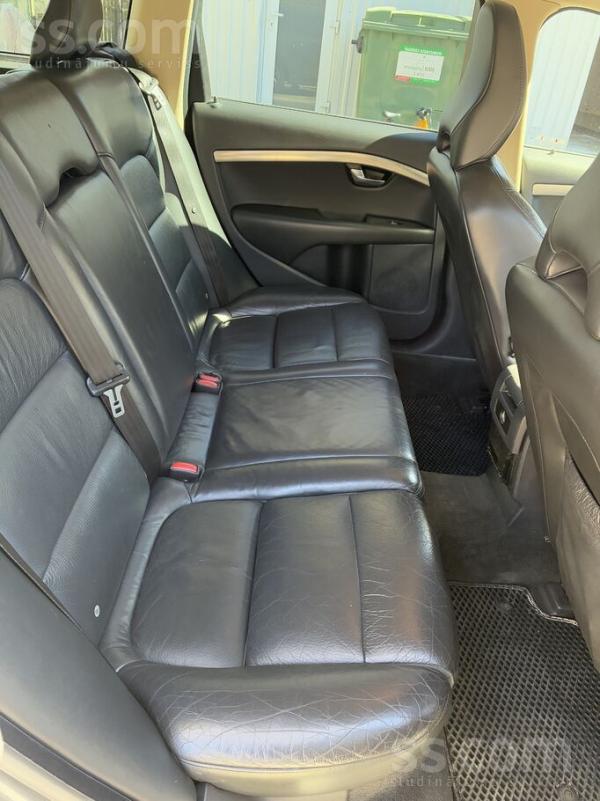 Grey Volvo V70 2008 in Riga, with an engine capacity of 2.40 L and mileage of 413 thousand km for 2600 €, photo 7 on AUTOMOTO.COM.LV