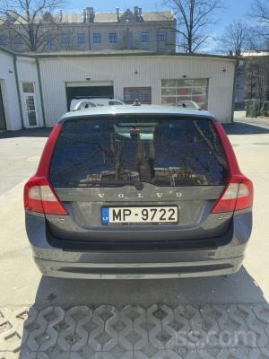 Pelēks Volvo V70 2008 Rīga, ar dzinēja tilpumu 2.40 L un nobraukumu 413 tūkst. km par 2600 €, foto 5 vietnē AUTOMOTO.COM.LV