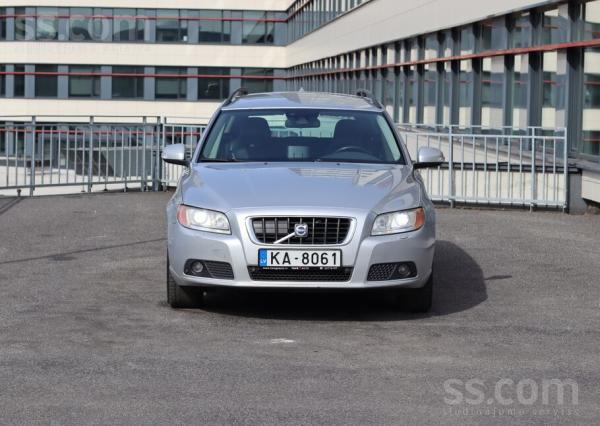 Grey Volvo V70 2008 in Riga, with an engine capacity of 2.40 L and mileage of 367 thousand km for 1980 €, photo 2 on AUTOMOTO.COM.LV