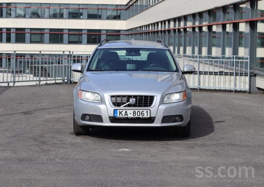 Pelēks Volvo V70 2008 Rīga, ar dzinēja tilpumu 2.40 L un nobraukumu 367 tūkst. km par 1990 €, foto 3 vietnē AUTOMOTO.COM.LV