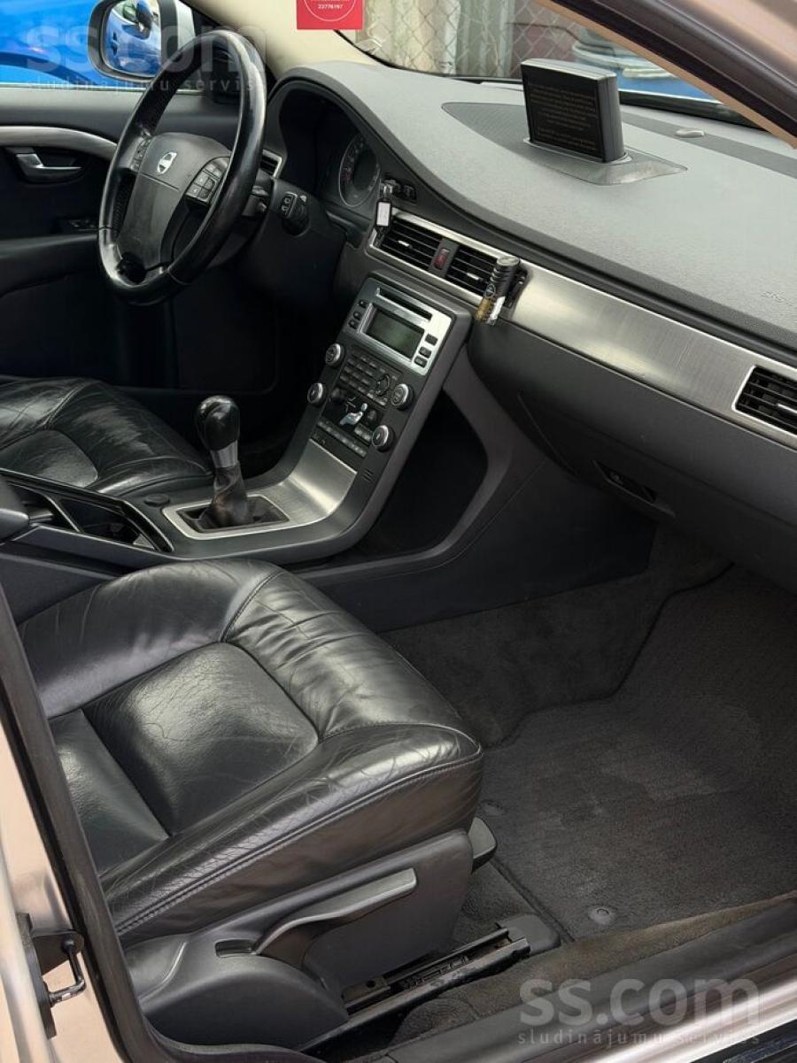 Pelēks Volvo V70 2008 Rīga, ar dzinēja tilpumu 2.40 L un nobraukumu 367 tūkst. km par 1990 €, foto 10 vietnē AUTOMOTO.COM.LV