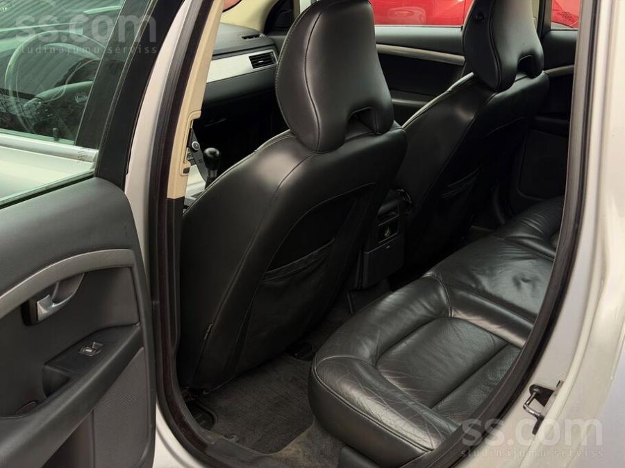 Pelēks Volvo V70 2008 Rīga, ar dzinēja tilpumu 2.40 L un nobraukumu 367 tūkst. km par 1990 €, foto 11 vietnē AUTOMOTO.COM.LV