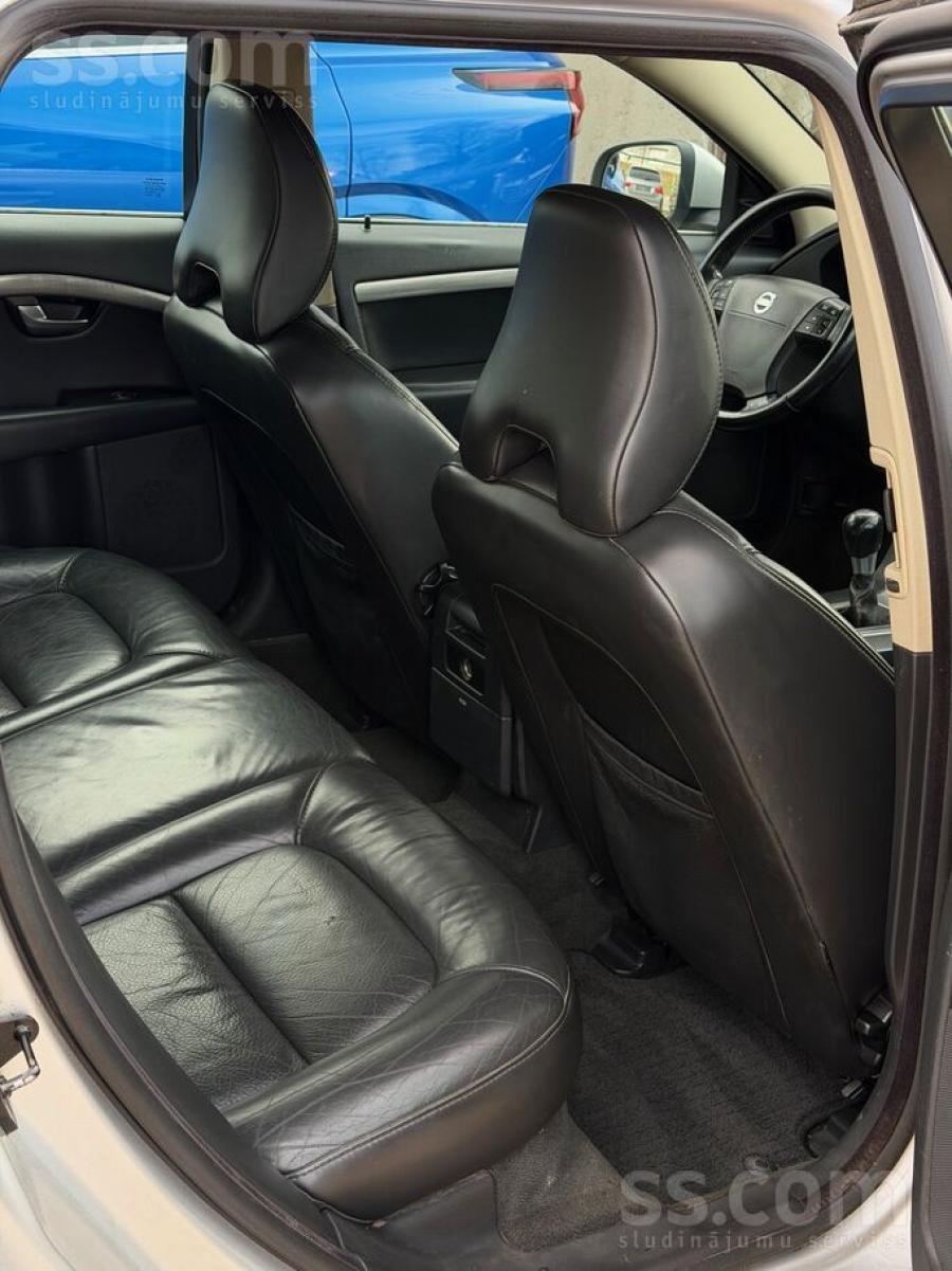 Pelēks Volvo V70 2008 Rīga, ar dzinēja tilpumu 2.40 L un nobraukumu 367 tūkst. km par 1990 €, foto 12 vietnē AUTOMOTO.COM.LV