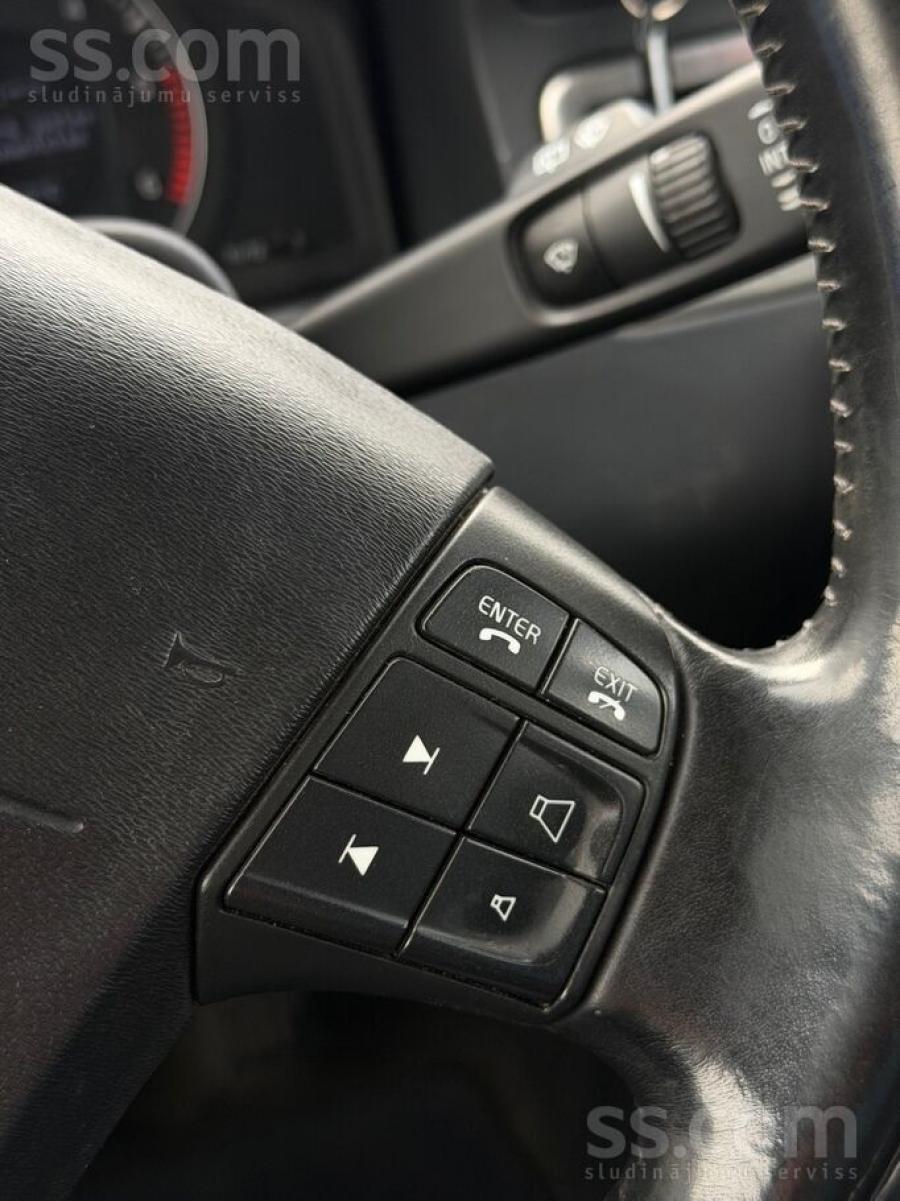 Pelēks Volvo V70 2008 Rīga, ar dzinēja tilpumu 2.40 L un nobraukumu 367 tūkst. km par 1990 €, foto 17 vietnē AUTOMOTO.COM.LV