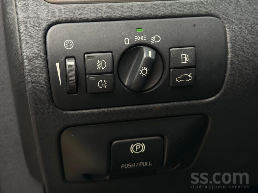 Pelēks Volvo V70 2008 Rīga, ar dzinēja tilpumu 2.40 L un nobraukumu 367 tūkst. km par 1990 €, foto 18 vietnē AUTOMOTO.COM.LV