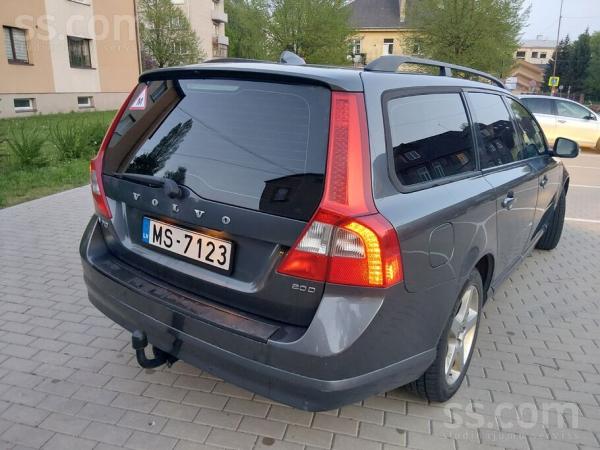 Pelēks Volvo V70 2008 Jelgava, ar dzinēja tilpumu 2.00 L un nobraukumu 327 tūkst. km par 3140 €, foto 3 vietnē AUTOMOTO.COM.LV