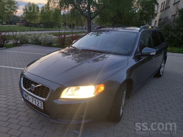 Серый Вольво В70 2008 в Елгава, объемом двигателя 2.00 л и пробегом 327 тыс. км за 3140 €, фото 1 на AUTOMOTO.COM.LV