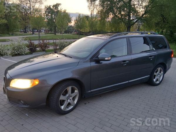 Серый Вольво В70 2008 в Елгава, объемом двигателя 2.00 л и пробегом 327 тыс. км за 3140 €, фото 2 на AUTOMOTO.COM.LV