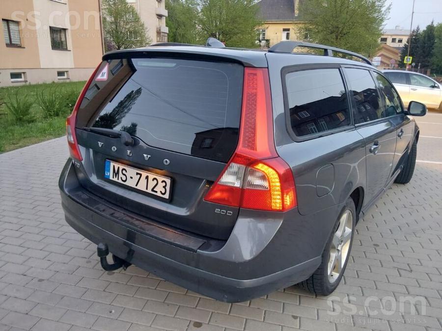 Pelēks Volvo V70 2008 Jelgava, ar dzinēja tilpumu 2.00 L un nobraukumu 327 tūkst. km par 3140 €, foto 4 vietnē AUTOMOTO.COM.LV