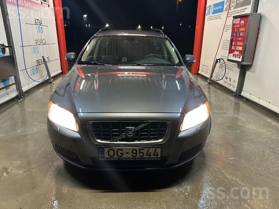 Серый Вольво В70 2008 в Рига, объемом двигателя 2.40 л и пробегом 320 тыс. км за 4600 €, фото 3 на AUTOMOTO.COM.LV