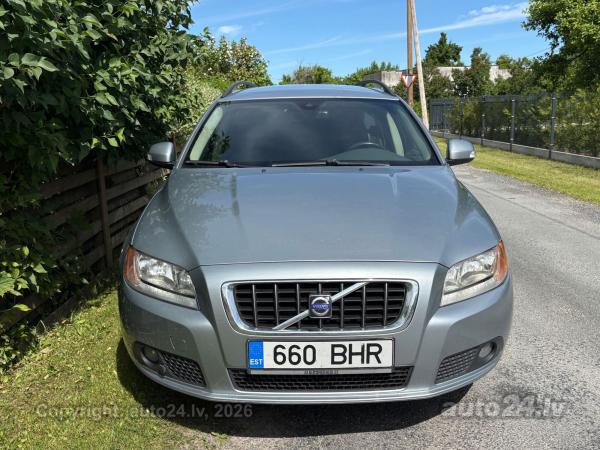 Pelēks Volvo V70 2008 Rapla, ar dzinēja tilpumu 2.40 L un nobraukumu 0 tūkst. km par 3700 €, foto 1 vietnē AUTOMOTO.COM.LV