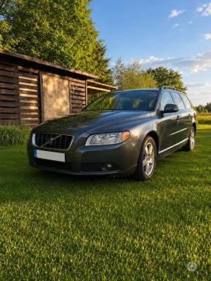Pelēks Volvo V70 2008 Viļņa, ar dzinēja tilpumu 2.40 L un nobraukumu 350 tūkst. km par 990 €, foto  vietnē AUTOMOTO.COM.LV