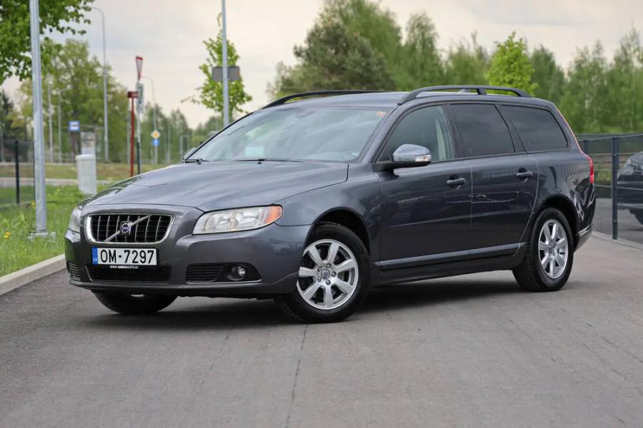 Pelēks Volvo V70 2008 Jelgava, ar dzinēja tilpumu 2.40 L un nobraukumu 332 tūkst. km par 5650 €, foto 1 vietnē AUTOMOTO.COM.LV