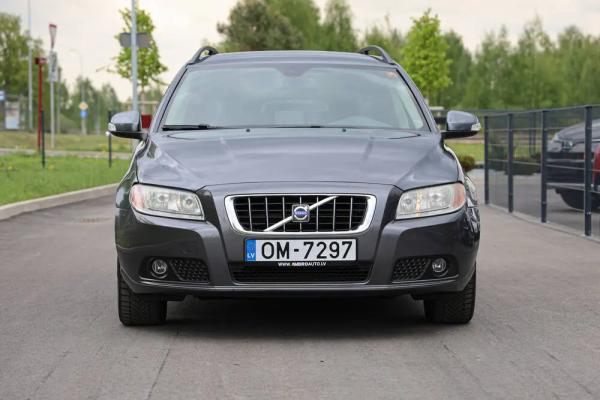 Серый Вольво В70 2008 в Елгава, объемом двигателя 2.40 л и пробегом 332 тыс. км за 5650 €, фото 2 на AUTOMOTO.COM.LV