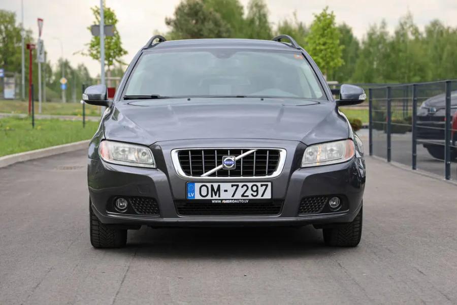 Pelēks Volvo V70 2008 Jelgava, ar dzinēja tilpumu 2.40 L un nobraukumu 332 tūkst. km par 5650 €, foto 3 vietnē AUTOMOTO.COM.LV