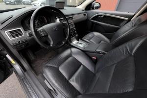 Pelēks Volvo V70 2008 Jelgava, ar dzinēja tilpumu 2.40 L un nobraukumu 332 tūkst. km par 5650 €, foto 9 vietnē AUTOMOTO.COM.LV