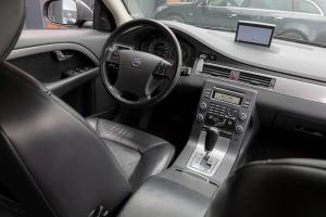 Pelēks Volvo V70 2008 Jelgava, ar dzinēja tilpumu 2.40 L un nobraukumu 332 tūkst. km par 5650 €, foto 14 vietnē AUTOMOTO.COM.LV