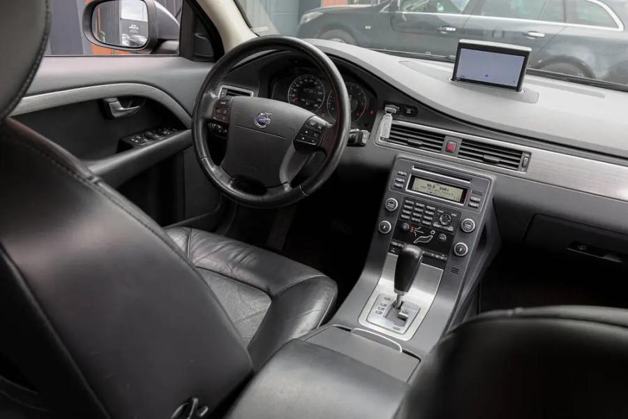 Pelēks Volvo V70 2008 Jelgava, ar dzinēja tilpumu 2.40 L un nobraukumu 332 tūkst. km par 5650 €, foto 14 vietnē AUTOMOTO.COM.LV